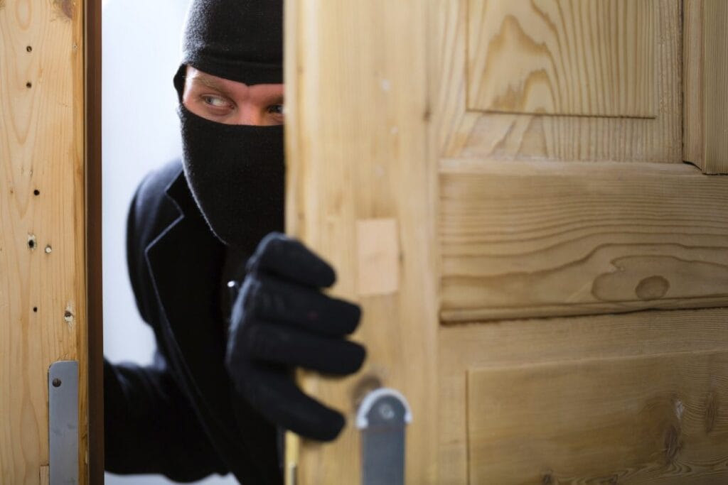 Burglar Jailed After Cooking And Cleaning Victim’s Home - Daily Base EN