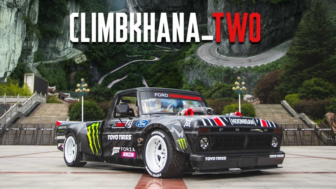 Climbkhana Two: drift-koning Ken Block scheurt door Tianmen Mountain in ...
