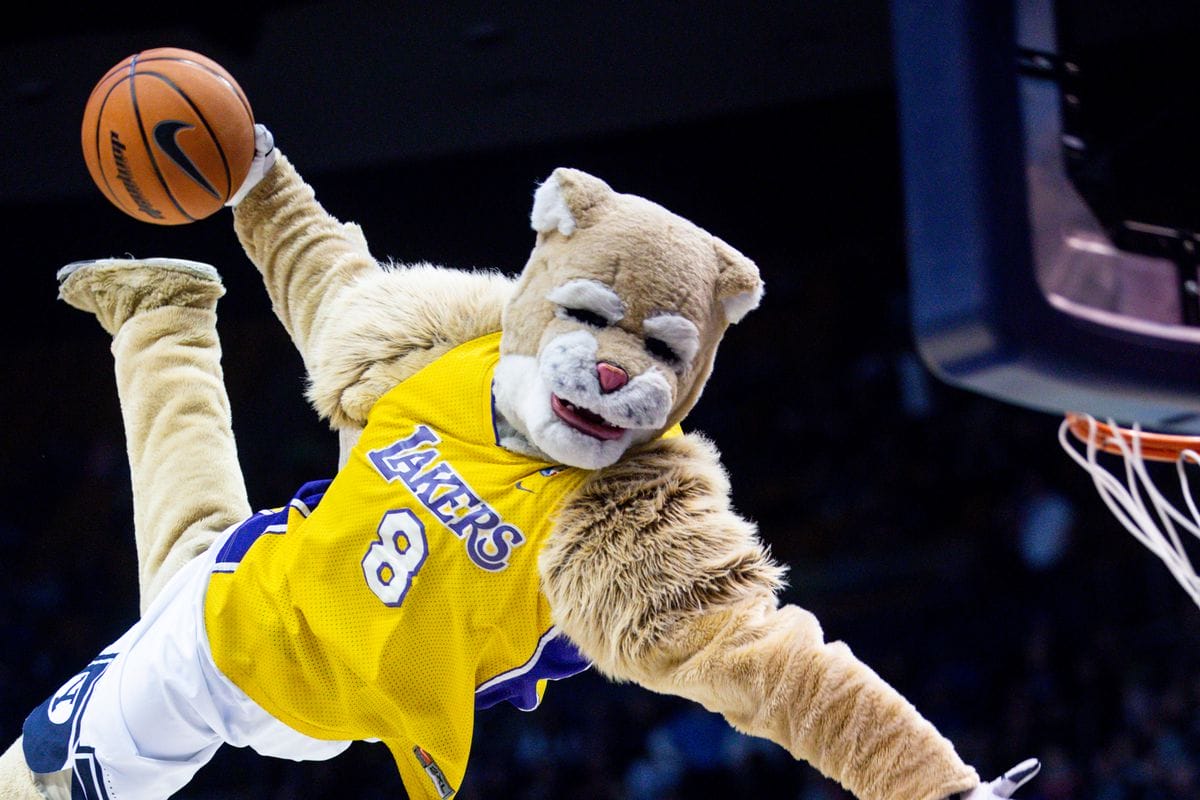 Cosmo the Cougar maakt de dunk van de week week week! - DailyBase.com
