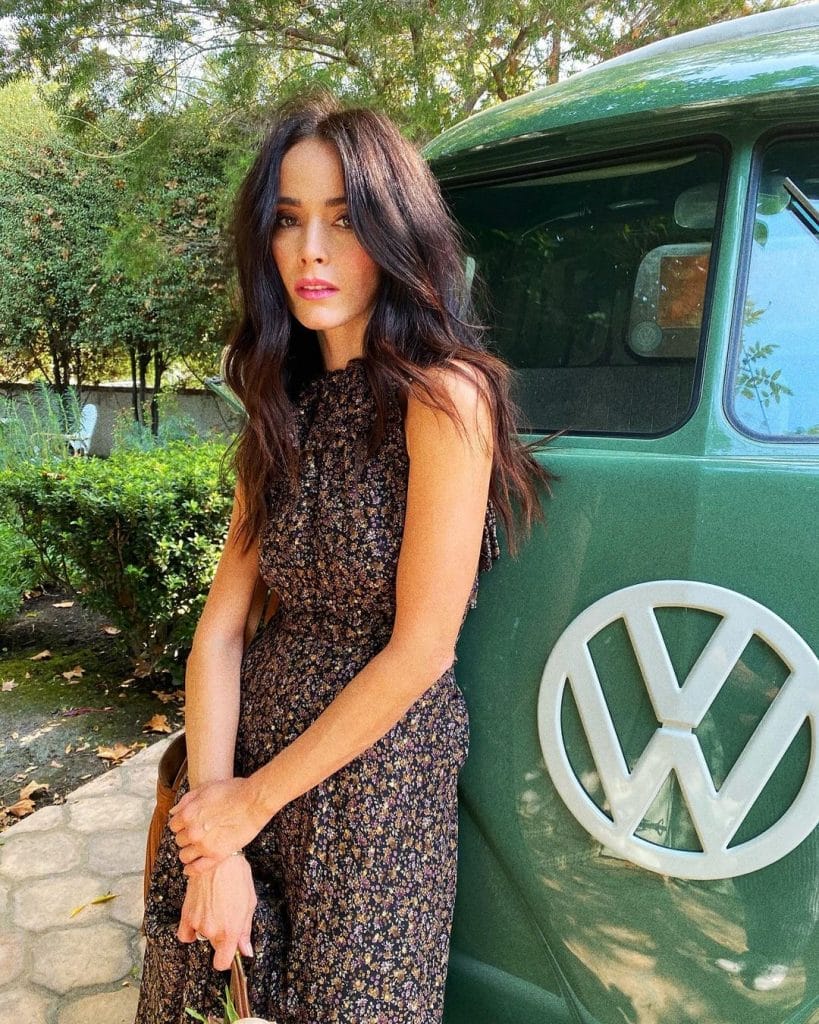 Dana Scott (Abigail Spencer) is de sexy actrice in de hitserie Suits!