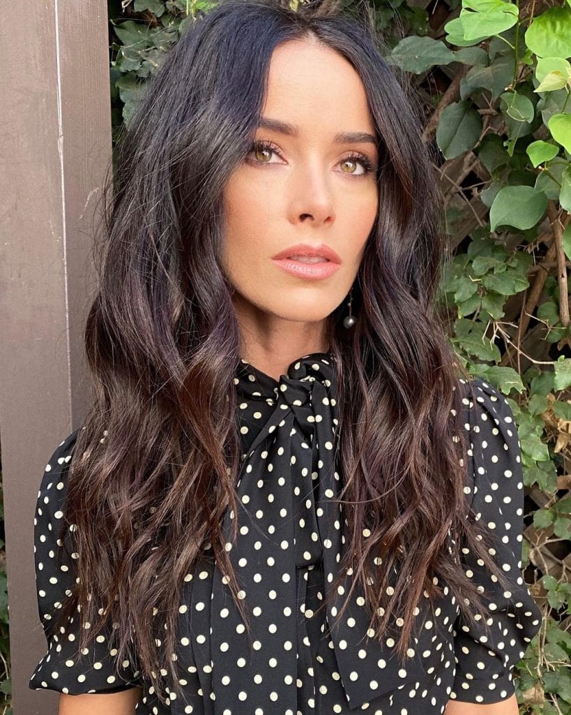Dana Scott (Abigail Spencer) is de sexy actrice in de hitserie Suits!