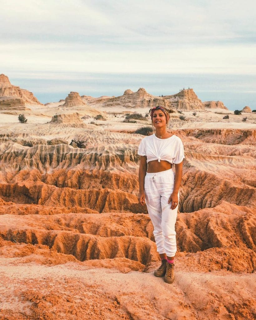 Cleo Codrington reist de hele wereld met haar kleine busje!