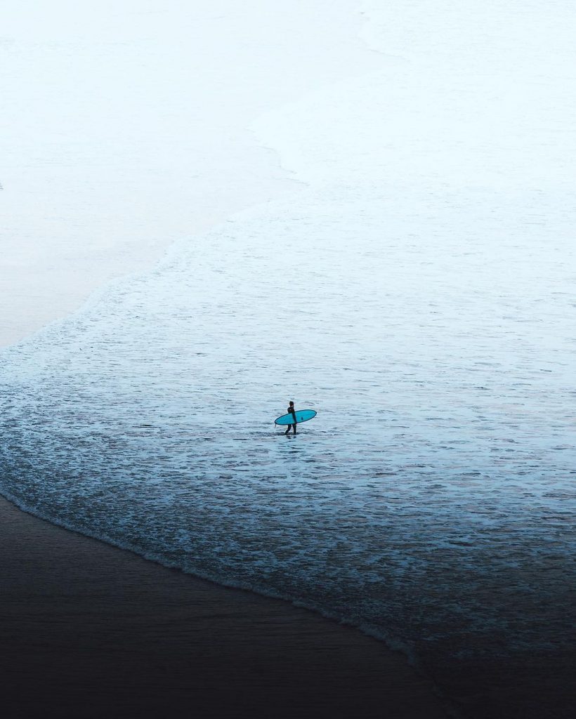 Fotograaf Jon Sanchez maakt foto's waar surfers verliefd op zijn!
