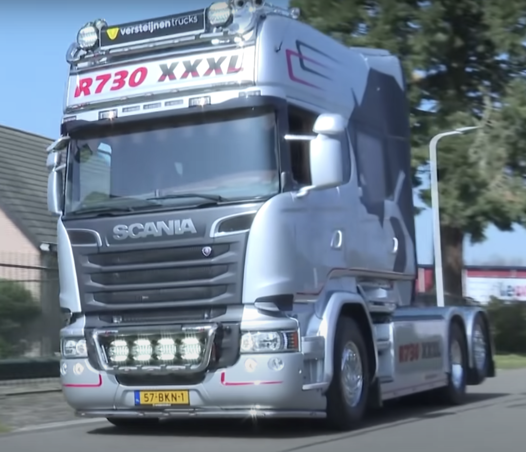Scania R730 XXXL; de Ferrari onder de trucks is te koop in Nederland!