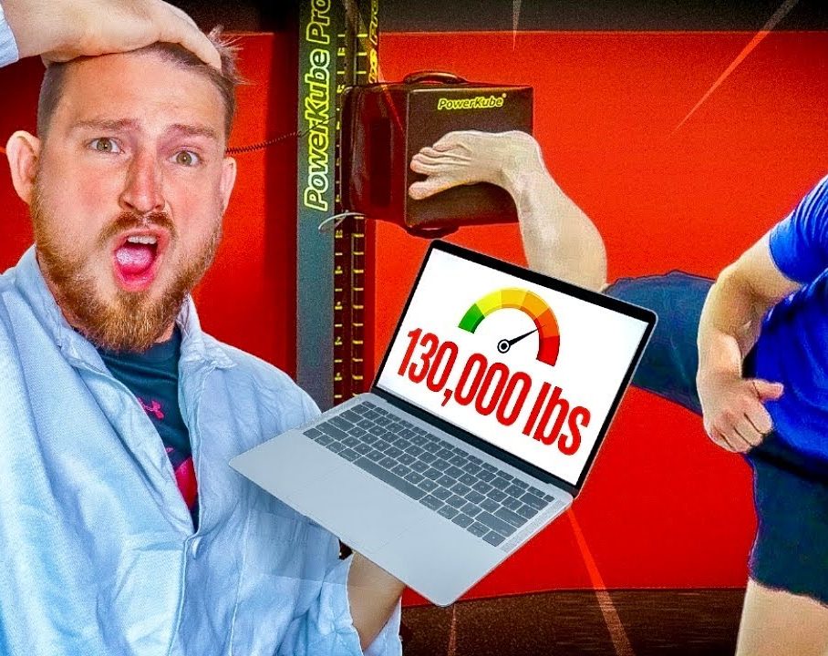 Sensei Seth probeert net zo hard te trappen als vechtersbaas Joe Rogan!