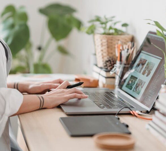 De 10 mooiste vrouwen ter wereld! (anno 2023, onder de 30 jaar)