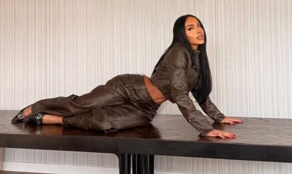 Top Model Arina Bernardini Straat Pure Klasse Uit.. In Lingerie ...